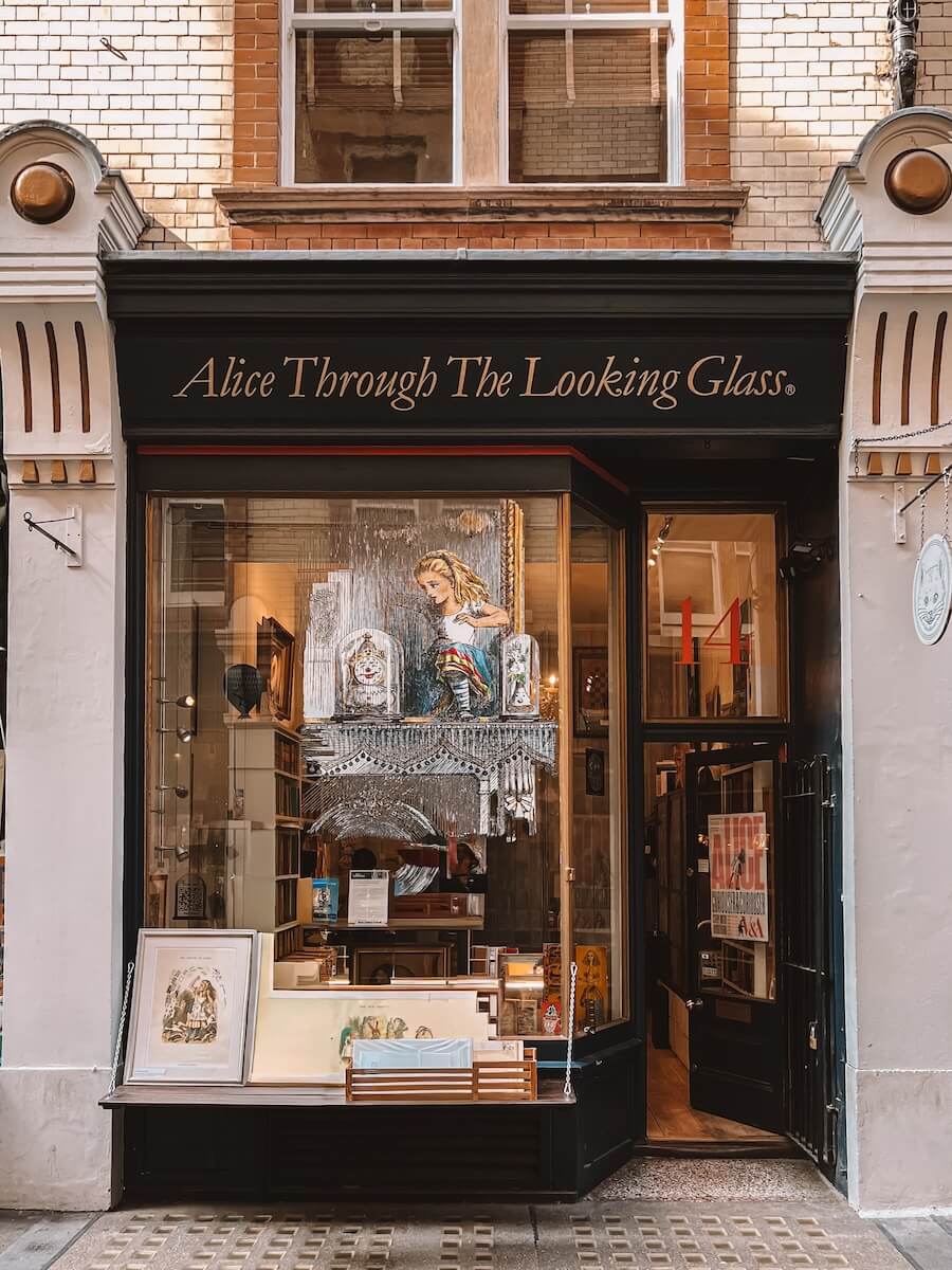 10 Best Dublin Bookshops to Get Lost In